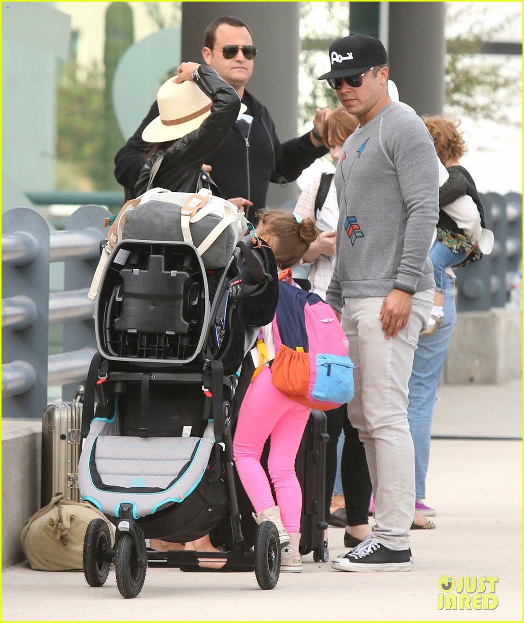 Jessica Alba & Family Arrive Home from Cabo Vacation: Photo 3022690 ...