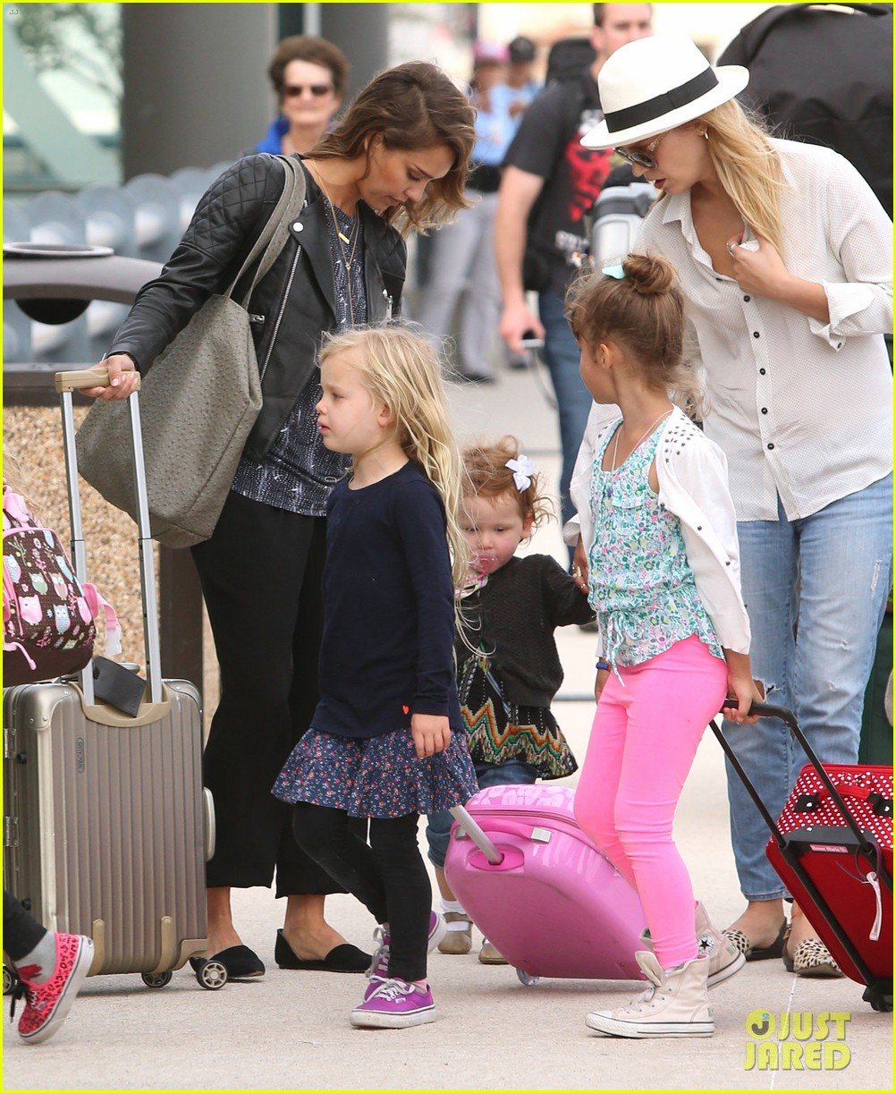 Jessica Alba & Family Arrive Home from Cabo Vacation: Photo 3022692 ...