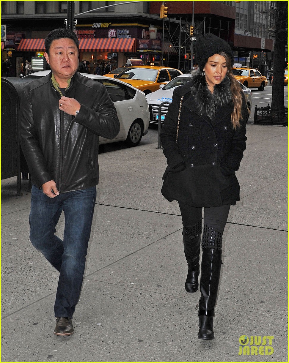 Jessica Alba Gets Into Jimmy Fallon's Sweater on 'Late Night'!: Photo ...