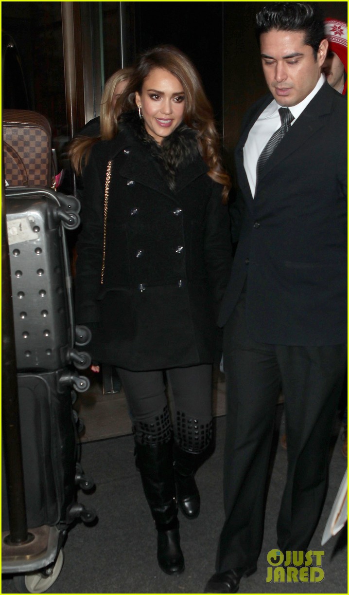 Jessica Alba Gets Into Jimmy Fallon's Sweater on 'Late Night'!: Photo ...