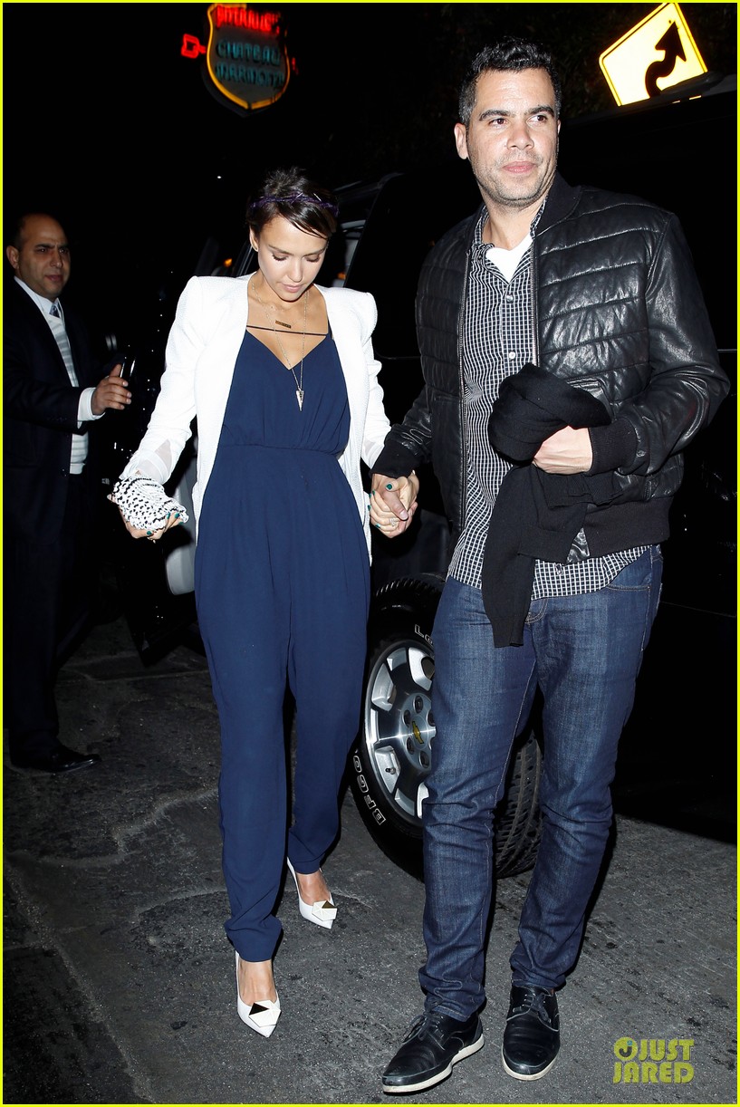 Jessica Alba & Cash Warren: All Wrapped Up at Beverly Hills Park ...