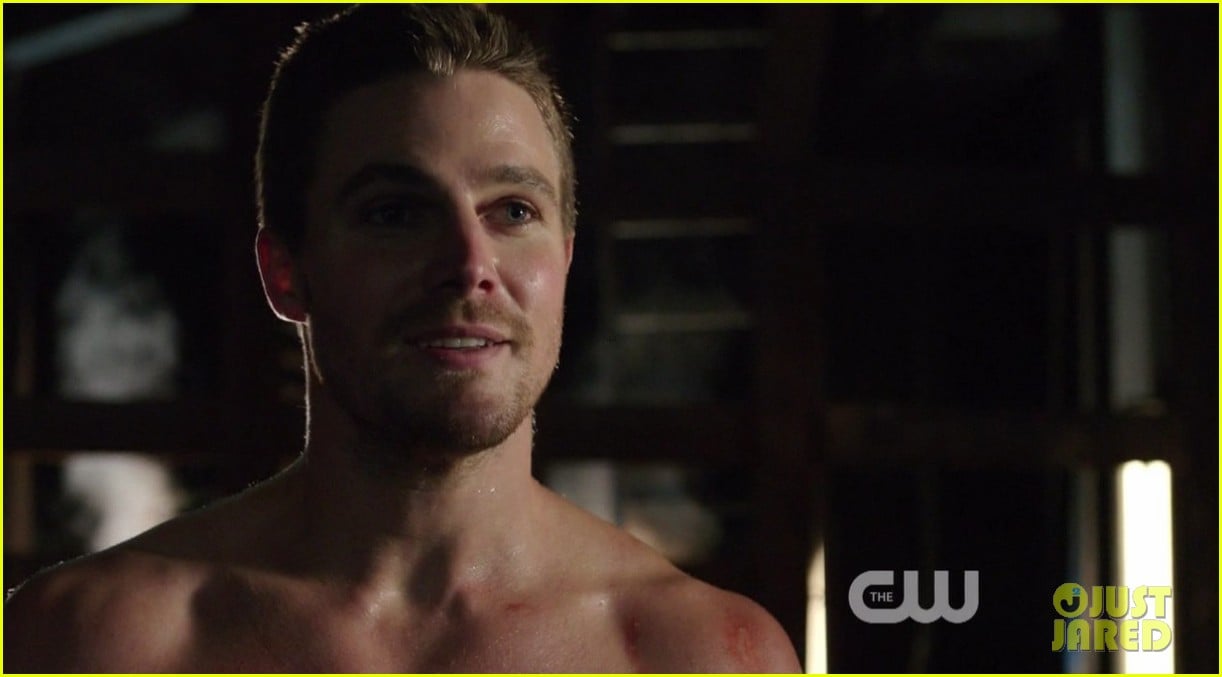 Stephen Amell: Ridiculously Ripped Abs in Shirtless 'Arrow' Stills ...