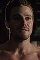 Stephen Amell: Ridiculously Ripped Abs in Shirtless ‘Arrow’ Stills ...