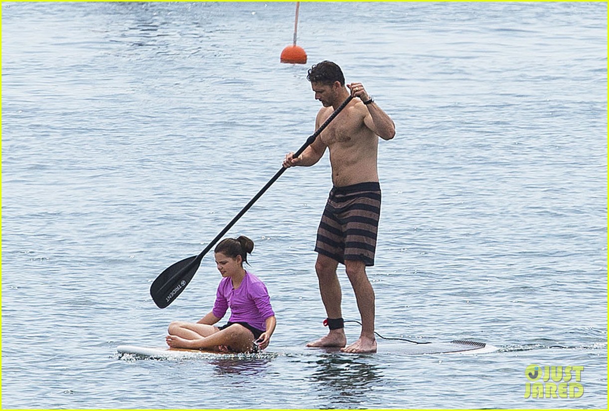 Eric Bana Shows Off Buff Shirtless Body in Melbourne!: Photo 3021593 ...