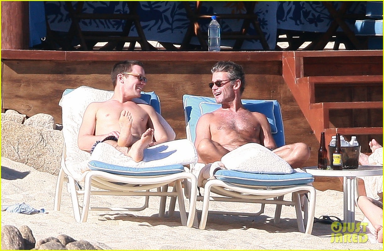 Matt Bomer And Simon Halls Kissing