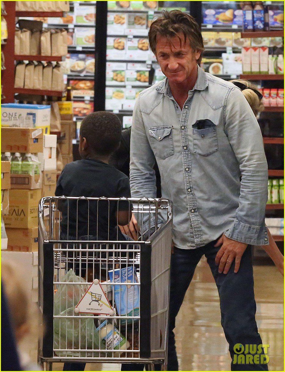 Sean Penn Makes Funny Faces for Charlize Theron's Son!: Photo 3038617 ...