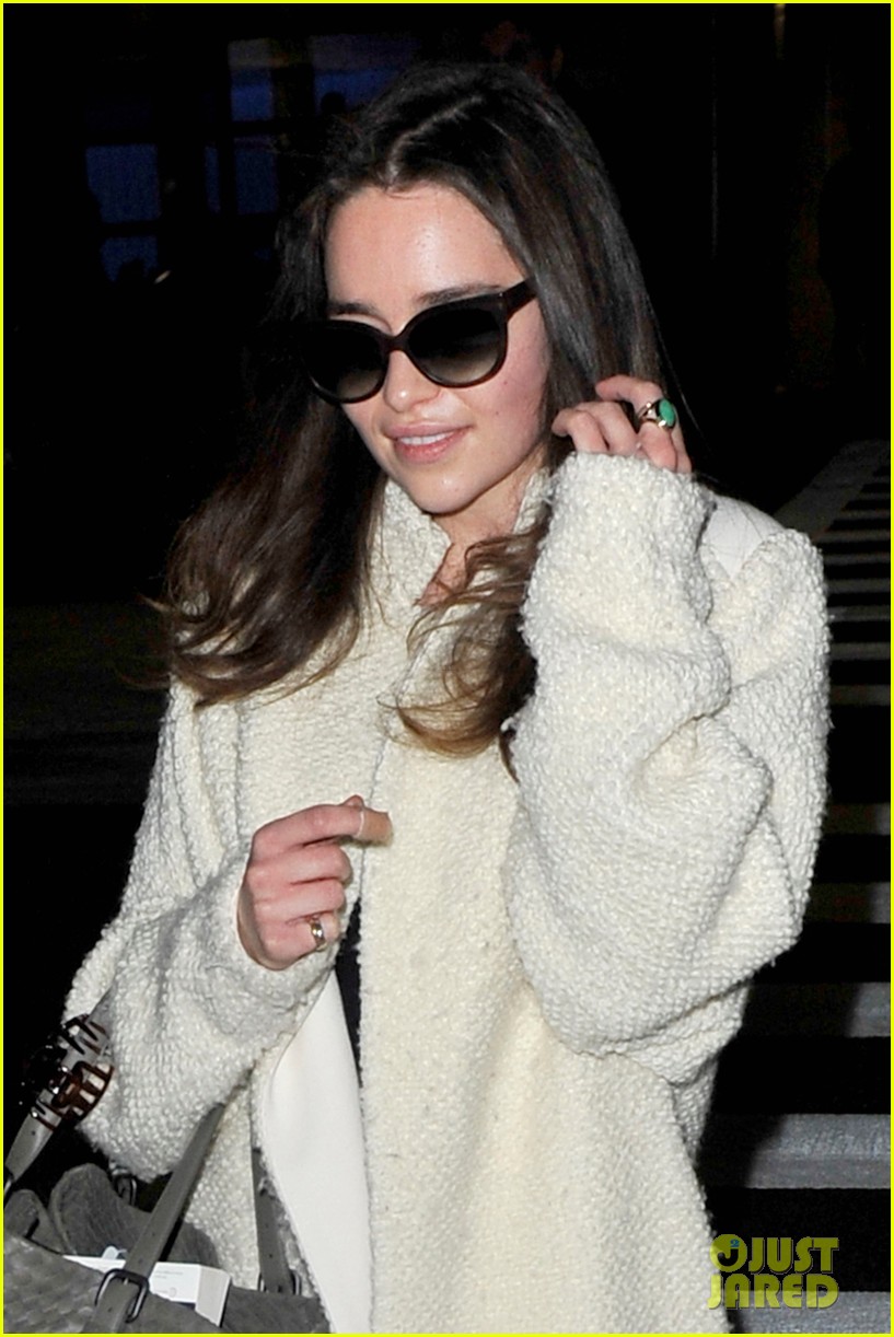 Emilia Clarke: Photobombed at LAX Airport!: Photo 3027163 | Emilia ...