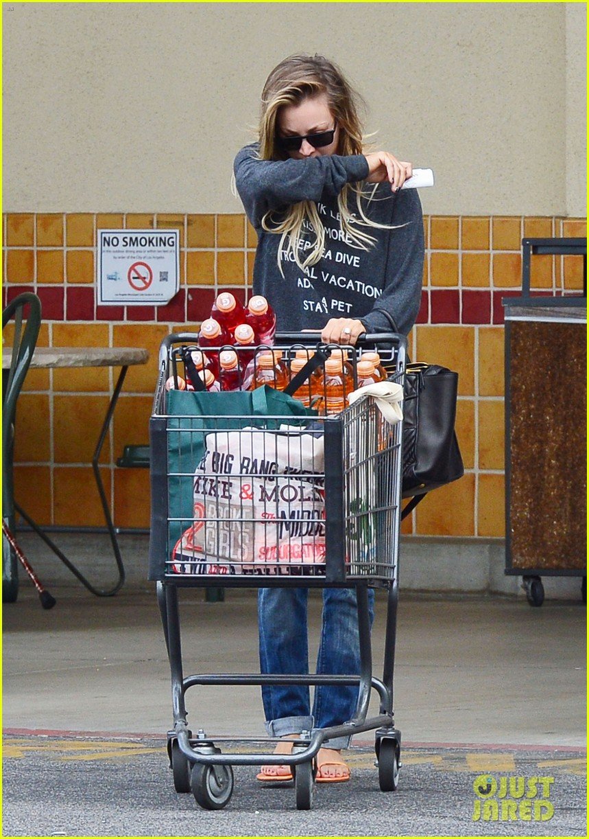 Kaley Cuoco: Drink Less, Kiss More!: Photo 3036831 | Kaley Cuoco ...