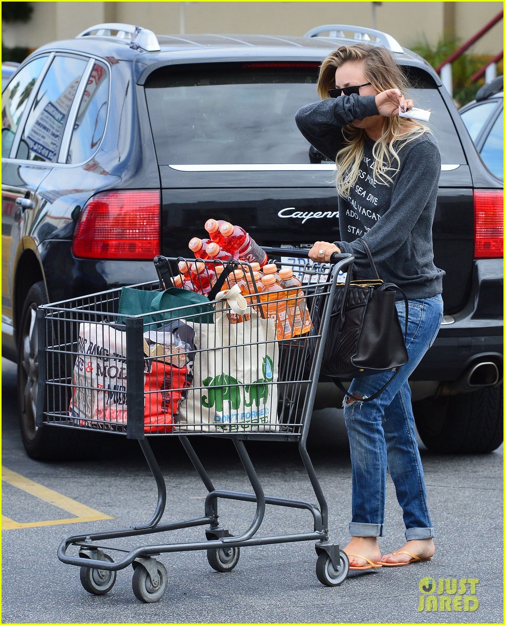 Kaley Cuoco: Drink Less, Kiss More!: Photo 3036835 | Kaley Cuoco Photos ...