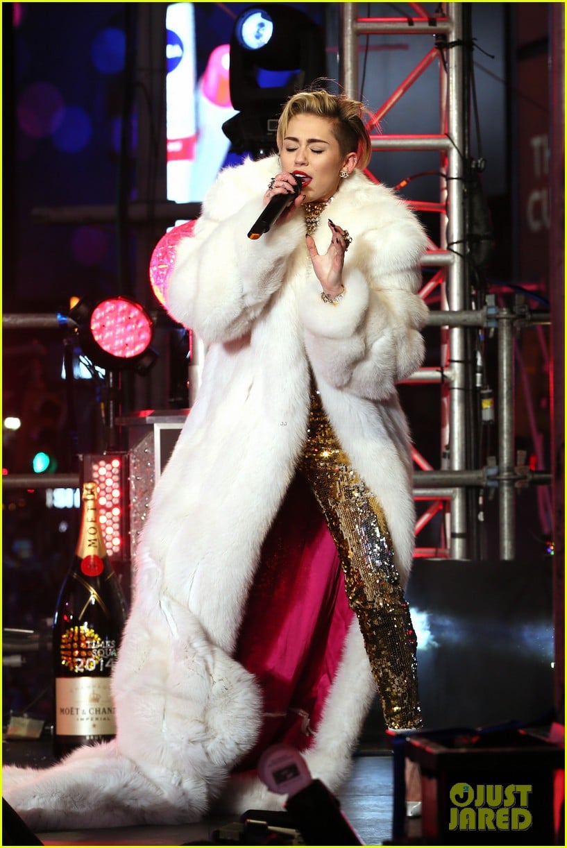 Miley Cyrus: New Year's Eve 2014 Performance - WATCH NOW!: Photo ...