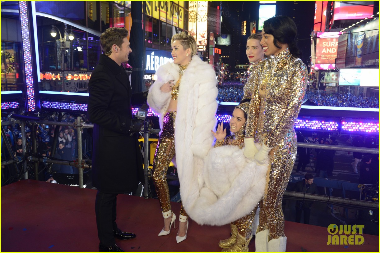Miley Cyrus: New Year's Eve 2014 Performance - WATCH NOW!: Photo ...