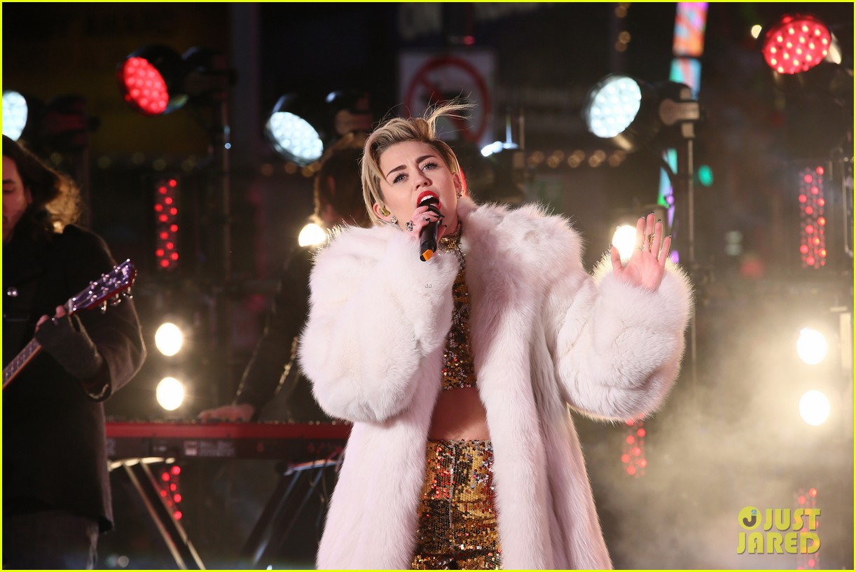 Miley Cyrus: New Year's Eve 2014 Performance - WATCH NOW!: Photo ...