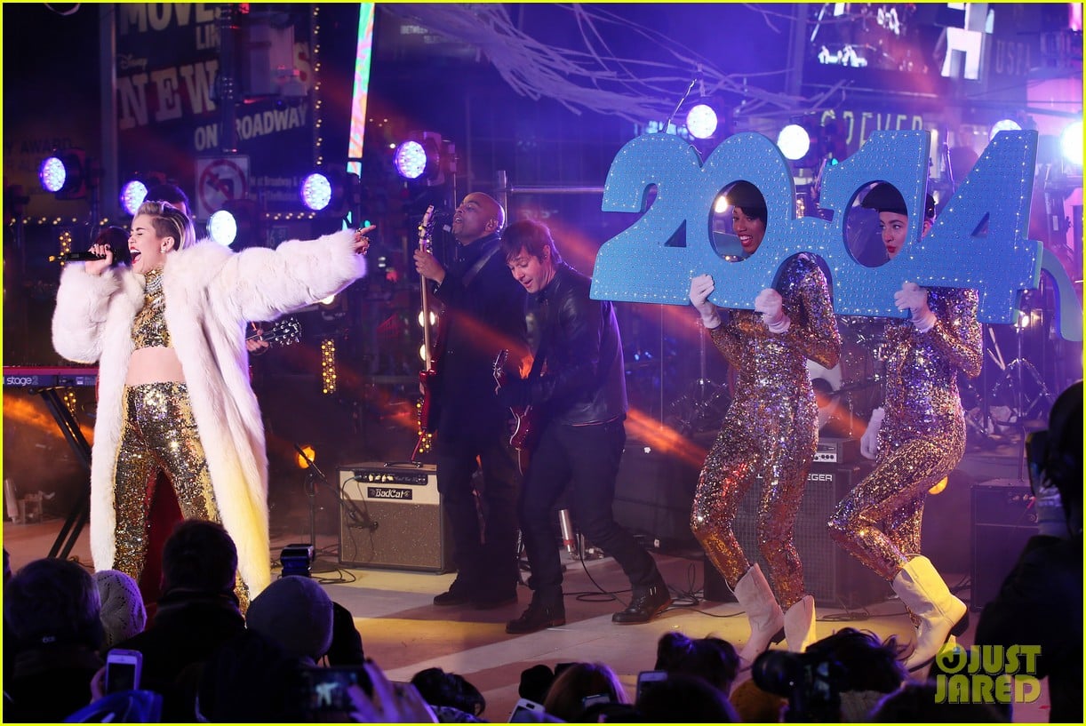 Miley Cyrus: New Year's Eve 2014 Performance - WATCH NOW!: Photo ...