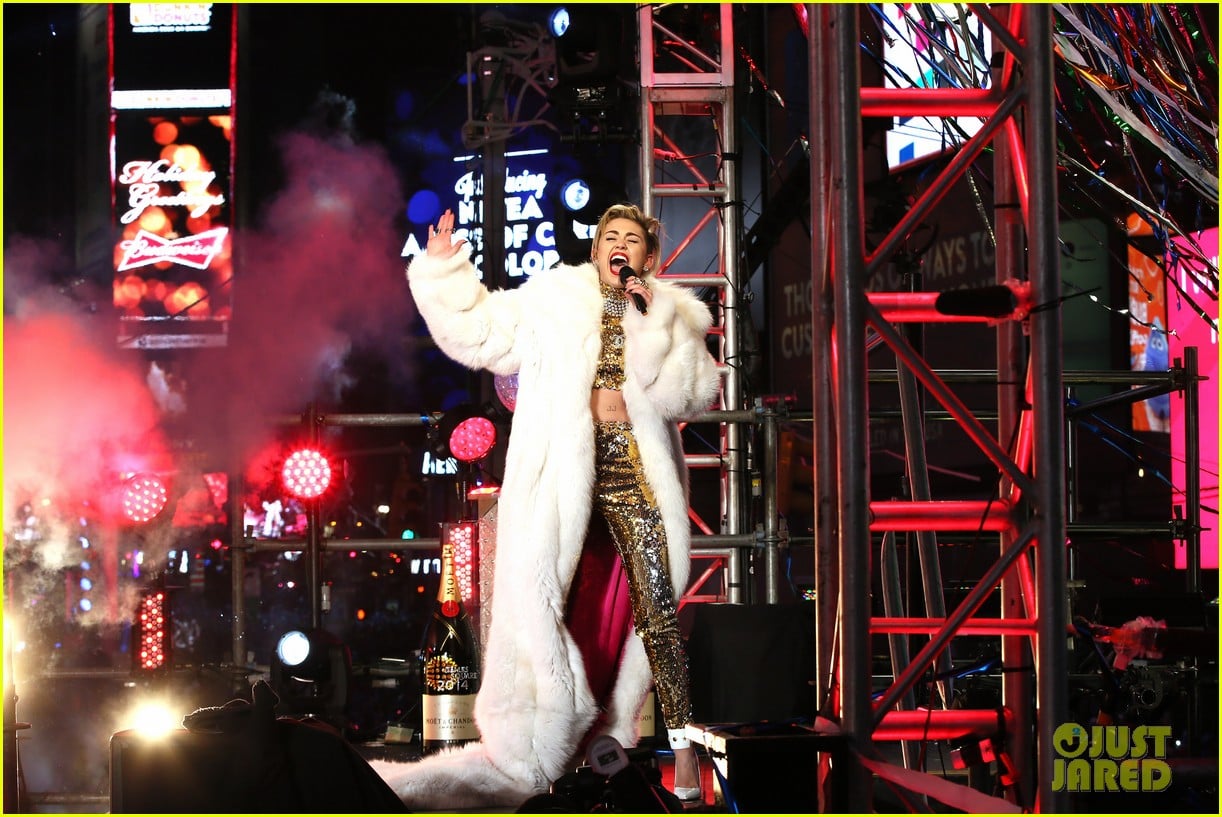 Miley Cyrus: New Year's Eve 2014 Performance - WATCH NOW!: Photo ...