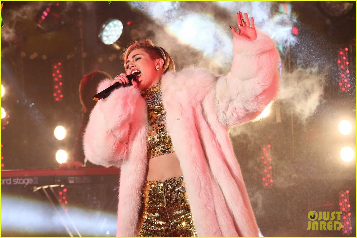 Miley Cyrus: New Year's Eve 2014 Performance - WATCH NOW!: Photo ...