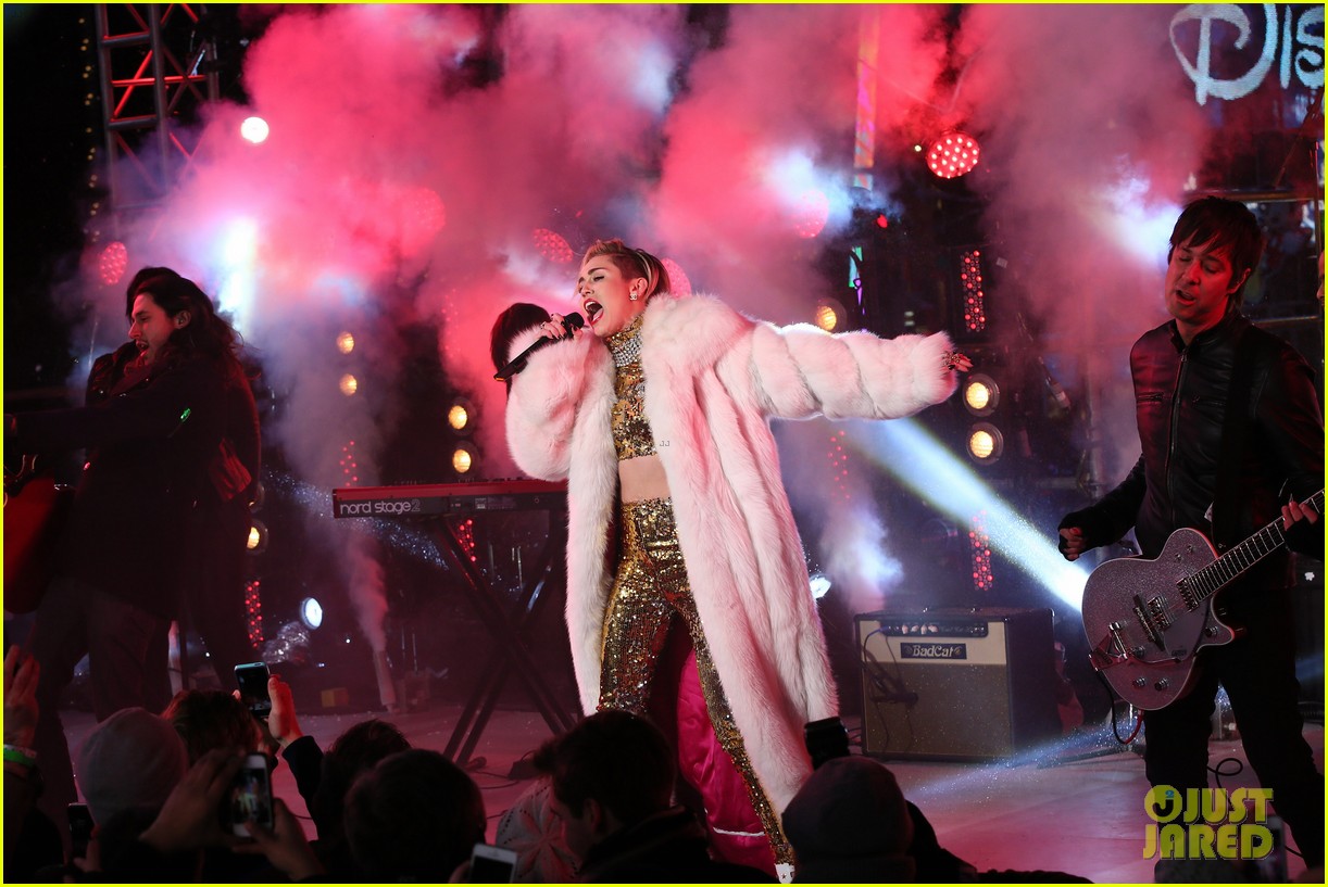 Miley Cyrus: New Year's Eve 2014 Performance - WATCH NOW!: Photo ...