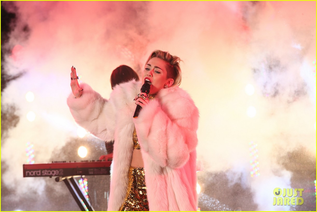 Miley Cyrus: New Year's Eve 2014 Performance - WATCH NOW!: Photo ...