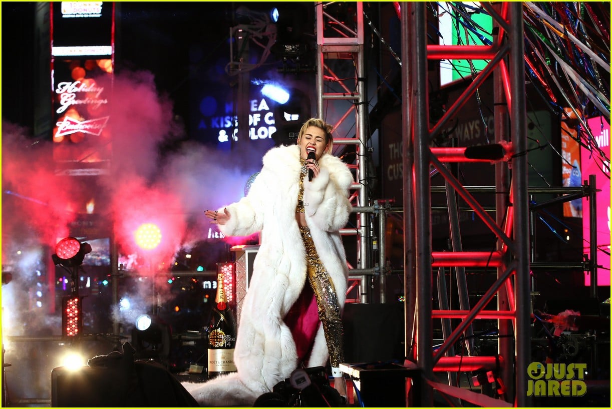 Miley Cyrus: New Year's Eve 2014 Performance - WATCH NOW!: Photo ...