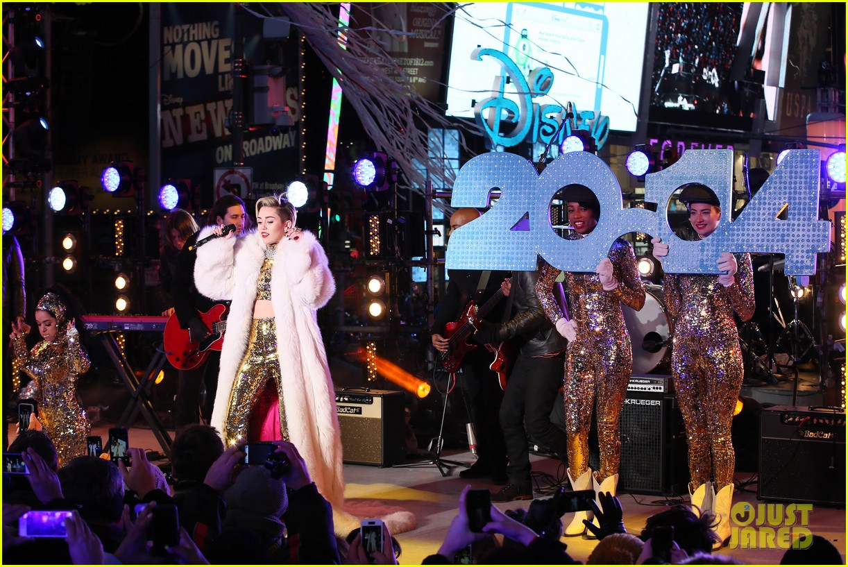 Miley Cyrus: New Year's Eve 2014 Performance - WATCH NOW!: Photo ...