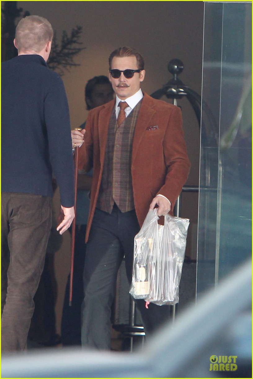 Johnny Depp: 'Mortdecai' Set with Bikini-Clad Babes!: Photo 3024194 ...