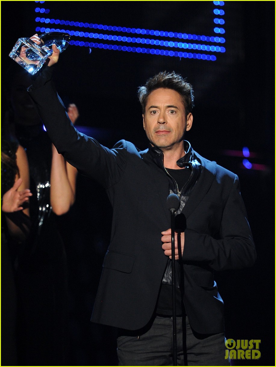 Robert Downey Jr. Wins Favorite Action Movie Star at PCAs!: Photo ...