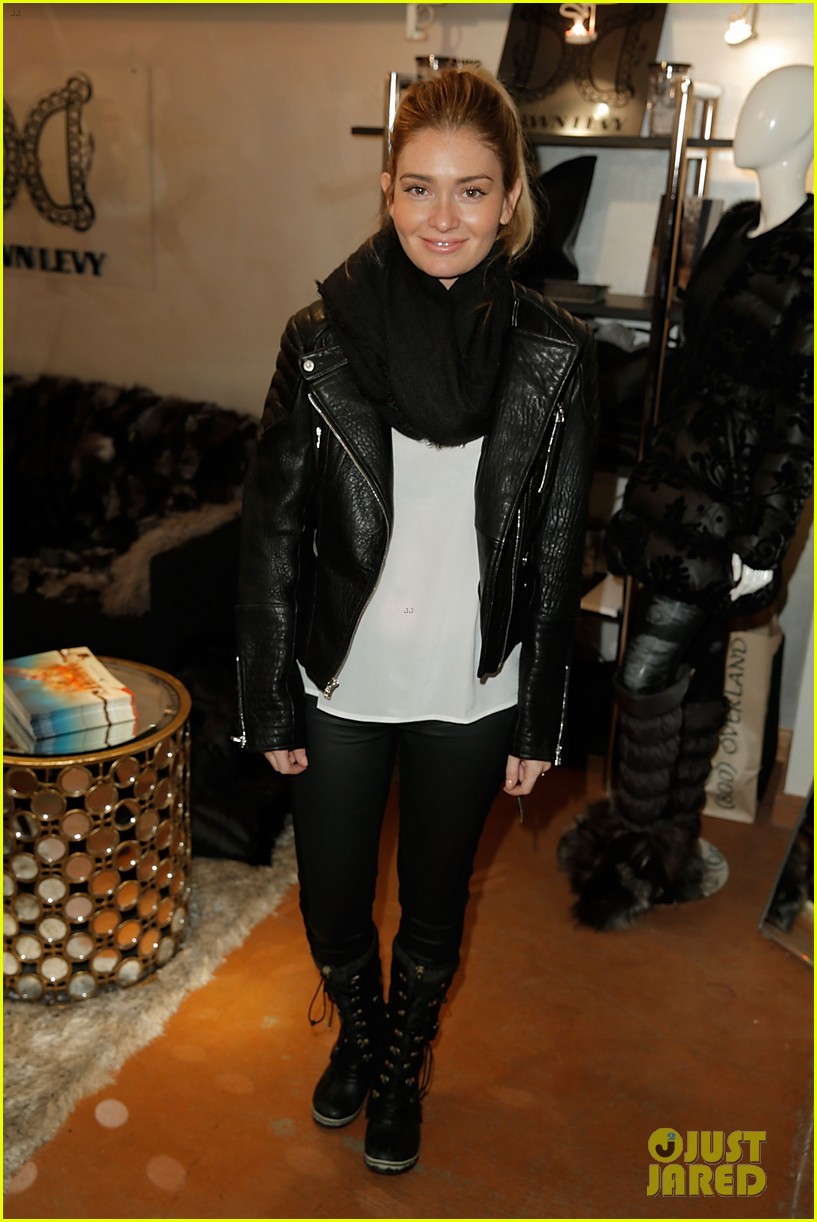 Elle Fanning & Aaron Paul Meet Up at Variety's Sundance Studio: Photo ...