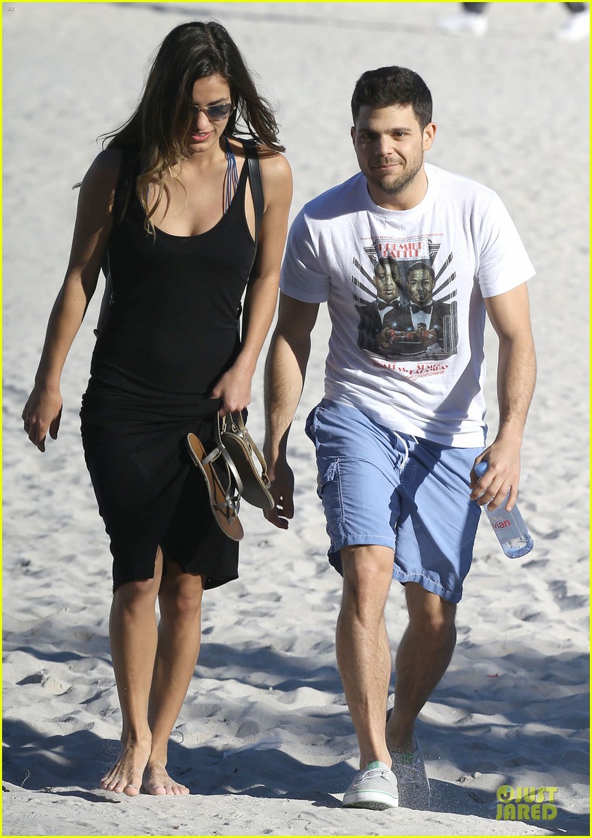 Jerry Ferrara: Shirtless Miami Beach Lounging with Girlfriend!: Photo ...