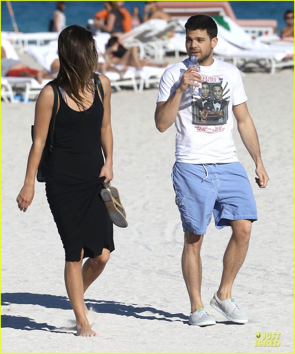 Jerry Ferrara: Shirtless Miami Beach Lounging with Girlfriend!: Photo ...