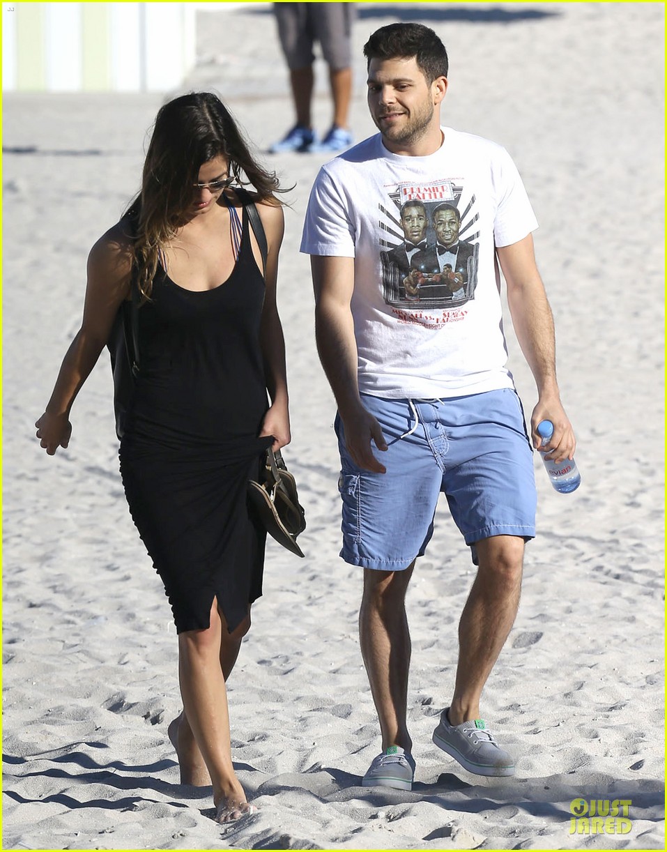 Jerry Ferrara: Shirtless Miami Beach Lounging with Girlfriend!: Photo ...