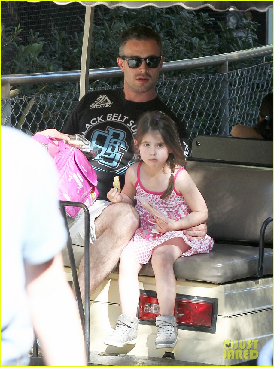 Freddie Prinze, Jr. & Charlotte Have Daddy-Daughter Zoo Trip!: Photo ...