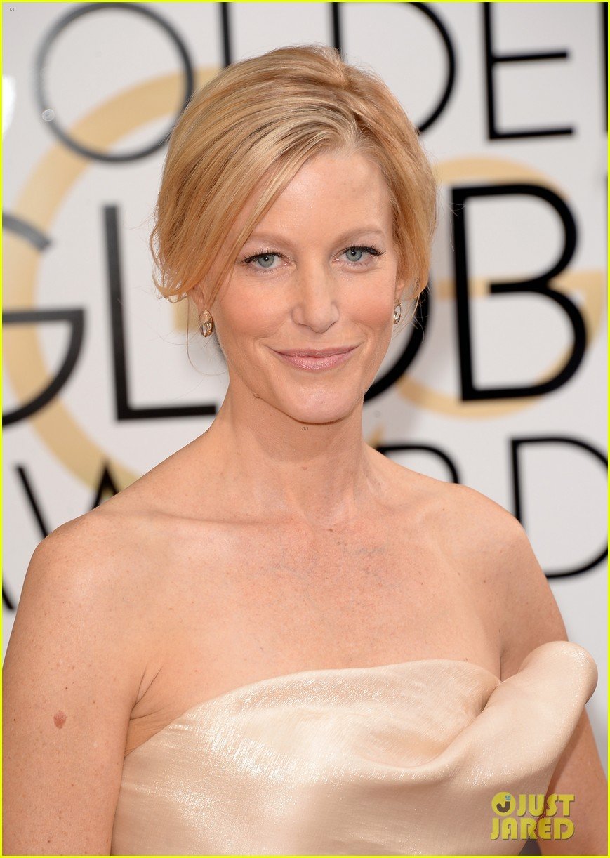 Anna Gunn, Betsy Brandt, & RJ Mitte - Golden Globes 2014: Photo 3029551 ...