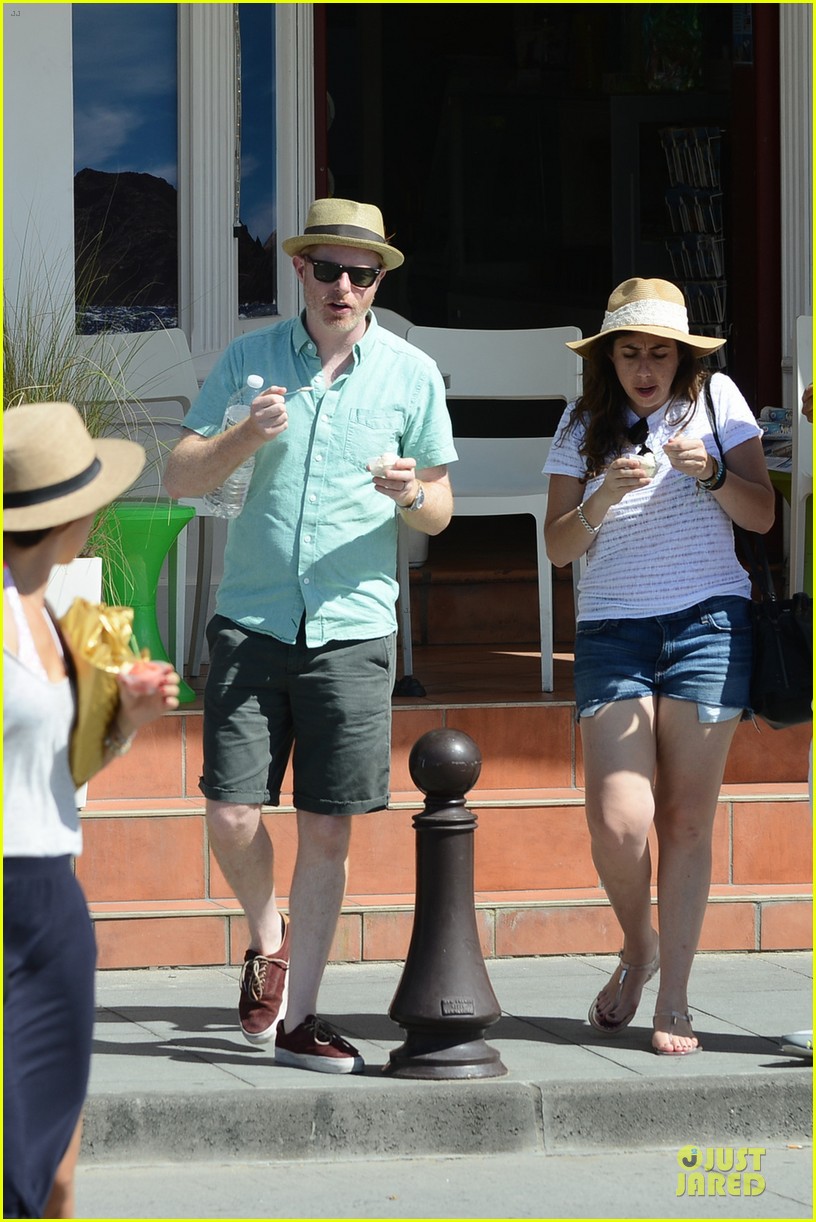 Jesse Tyler Ferguson & Justin Mikita Celebrate New Year in St. Barts ...