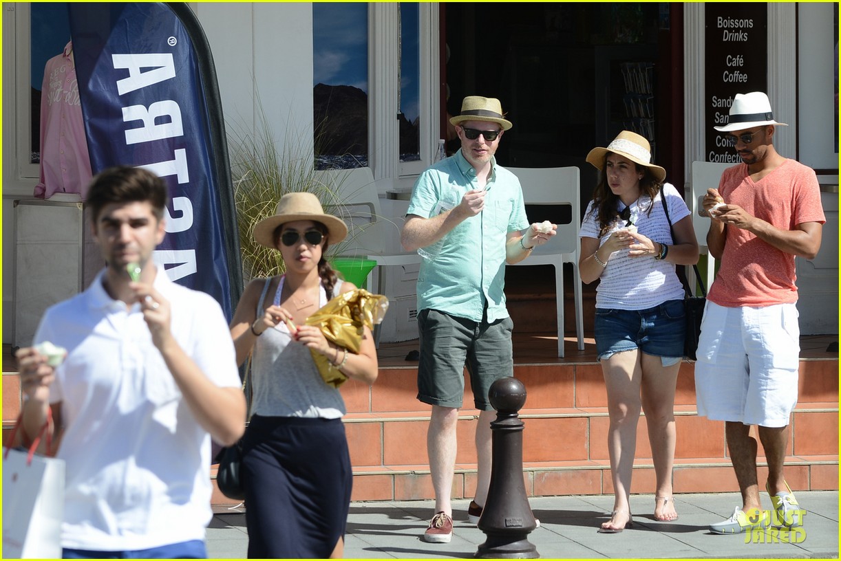 Jesse Tyler Ferguson & Justin Mikita Celebrate New Year in St. Barts ...