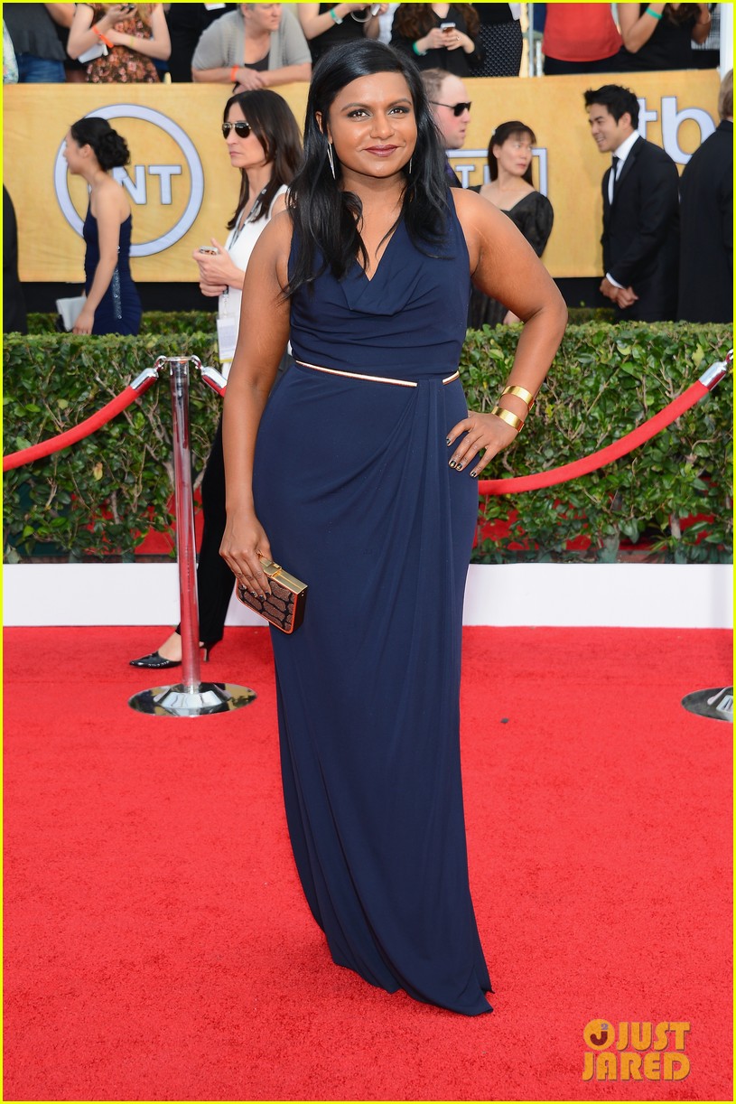 Mindy Kaling & Hannah Simone - SAG Awards 2014 Red Carpet: Photo ...