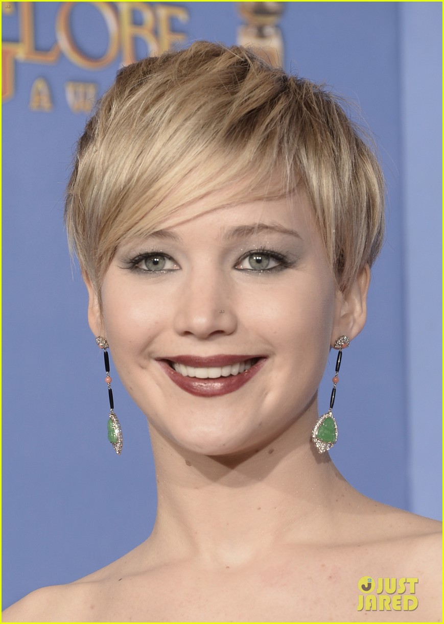 Jennifer Lawrence Shows Off Her Golden Globe in Press Room! (Photos ...