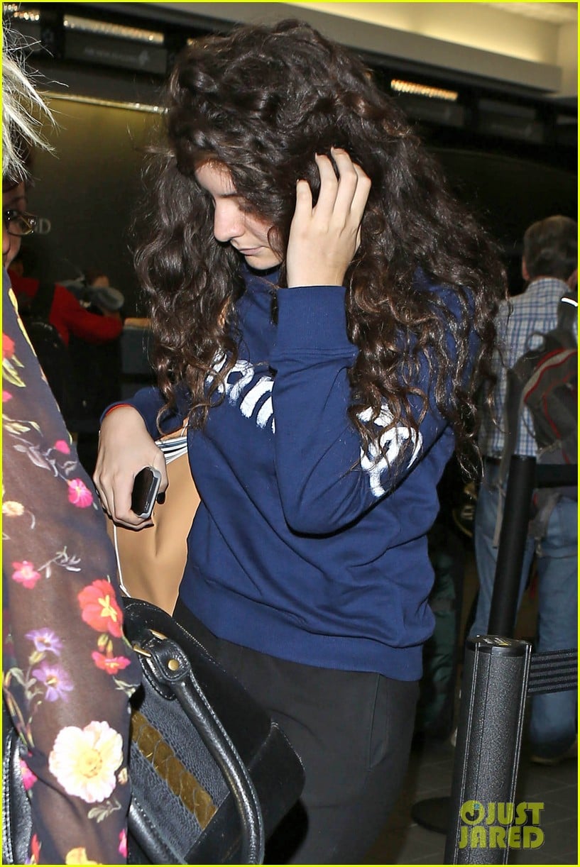 Lorde Leaves Los Angeles After Winning Big at Grammys 2014: Photo ...