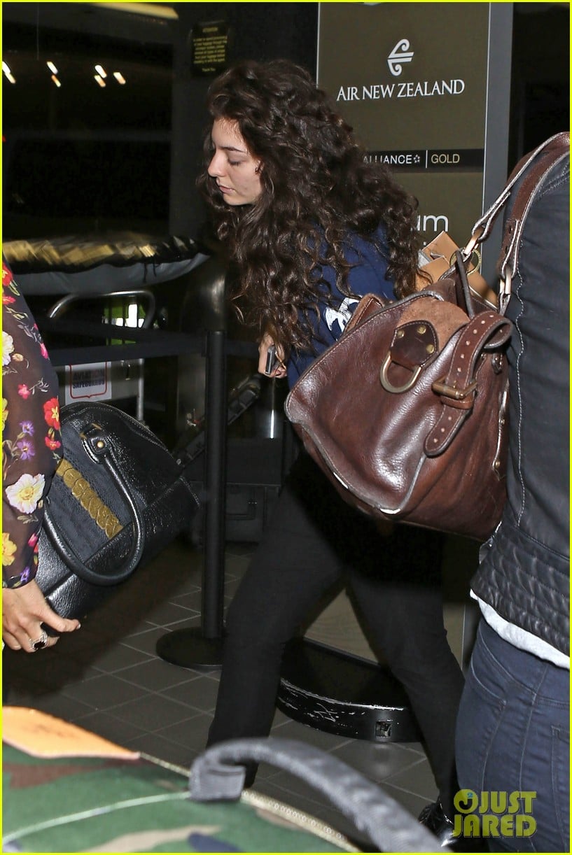 Lorde Leaves Los Angeles After Winning Big at Grammys 2014: Photo ...