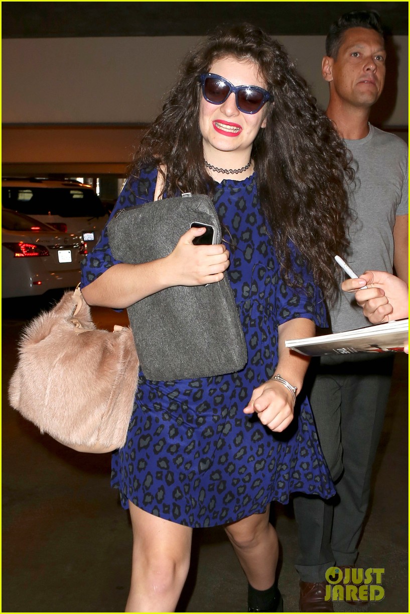 Lorde Arrives at LAX Airport Ahead of the Grammy Awards 2014: Photo ...