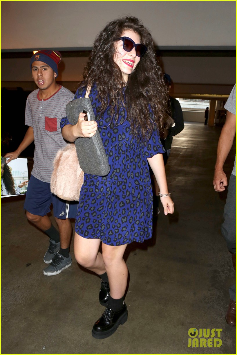 Lorde Arrives at LAX Airport Ahead of the Grammy Awards 2014: Photo ...