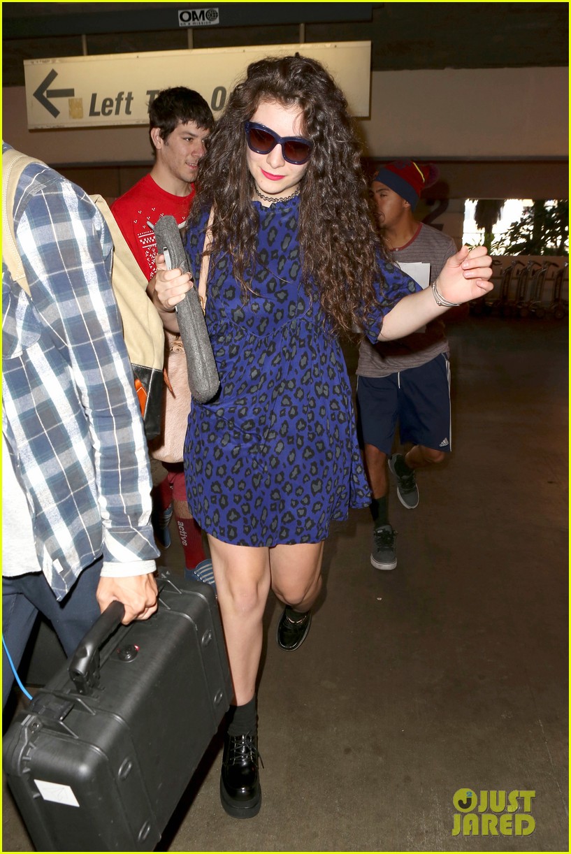 Lorde Arrives at LAX Airport Ahead of the Grammy Awards 2014: Photo ...