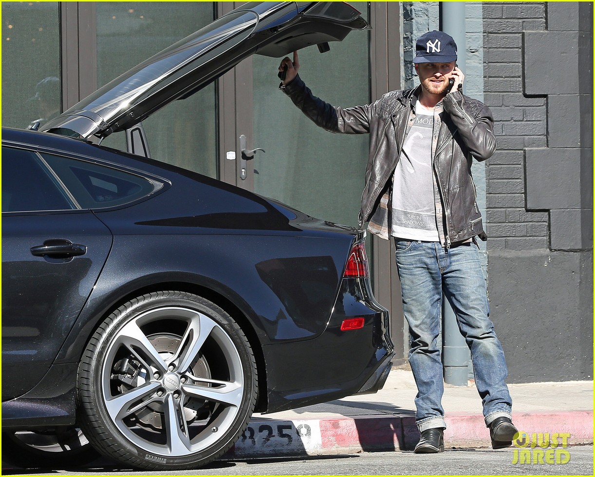 Aaron Paul & Wife Lauren Kiss & Cuddle at the Flea Market: Photo ...