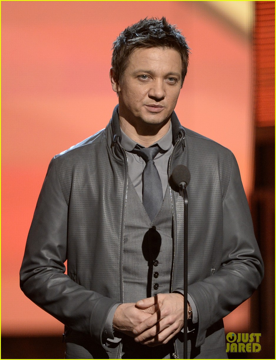 Jeremy Renner Presents at the Grammys 2014!: Photo 3041443 | Jeremy ...