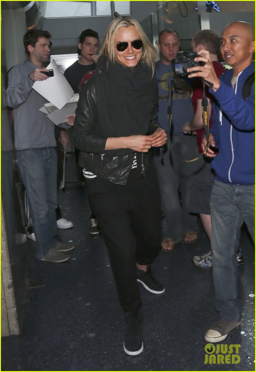 Taylor Schilling Arrives in Los Angeles for Golden Globes Week!: Photo ...