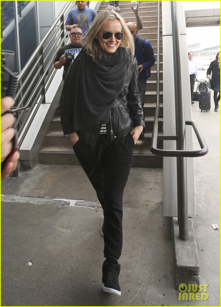 Taylor Schilling Arrives in Los Angeles for Golden Globes Week!: Photo ...