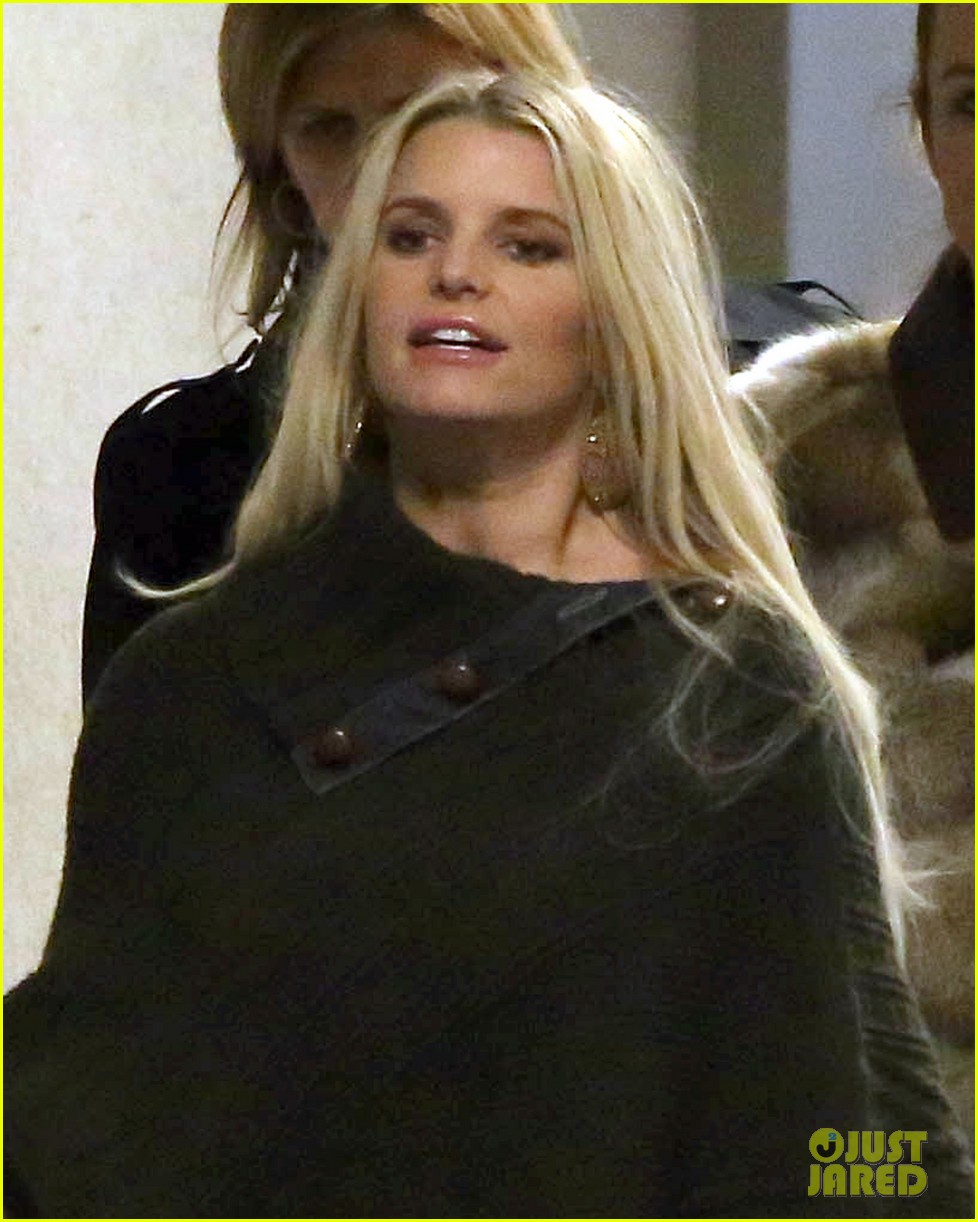 Jessica Simpson Models Slim Figure for Jessica Simpson Collection Piece ...