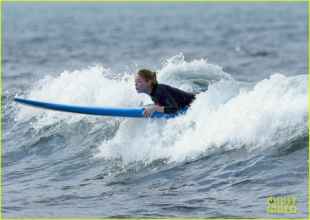 Emma Stone & Andrew Garfield Surf the Waves in Hawaii!: Photo 3023413 ...