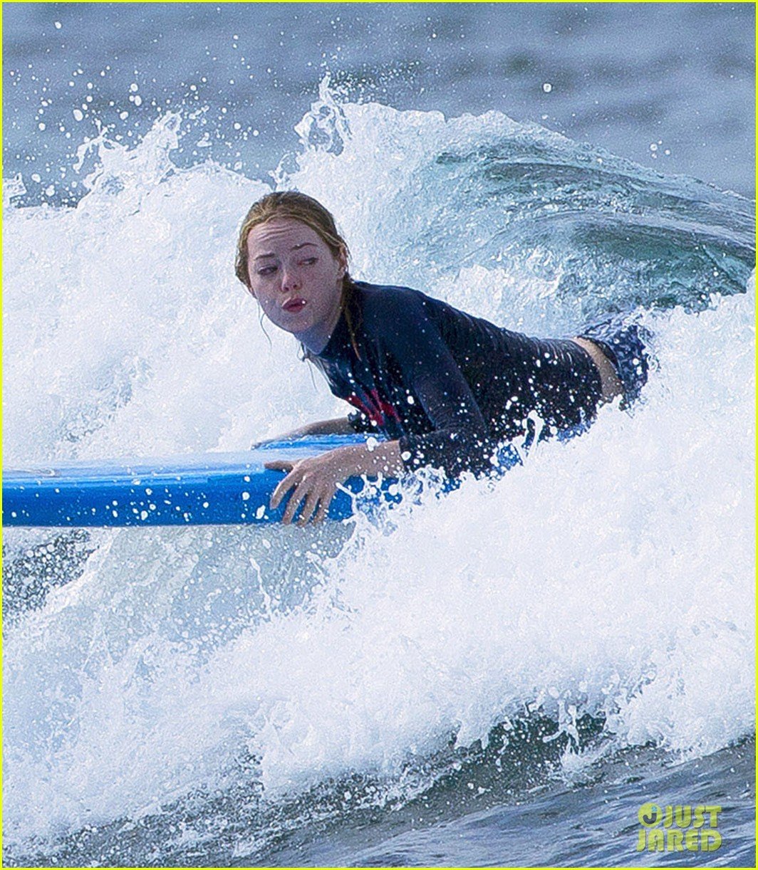 Emma Stone & Andrew Garfield Surf the Waves in Hawaii!: Photo 3023414 ...