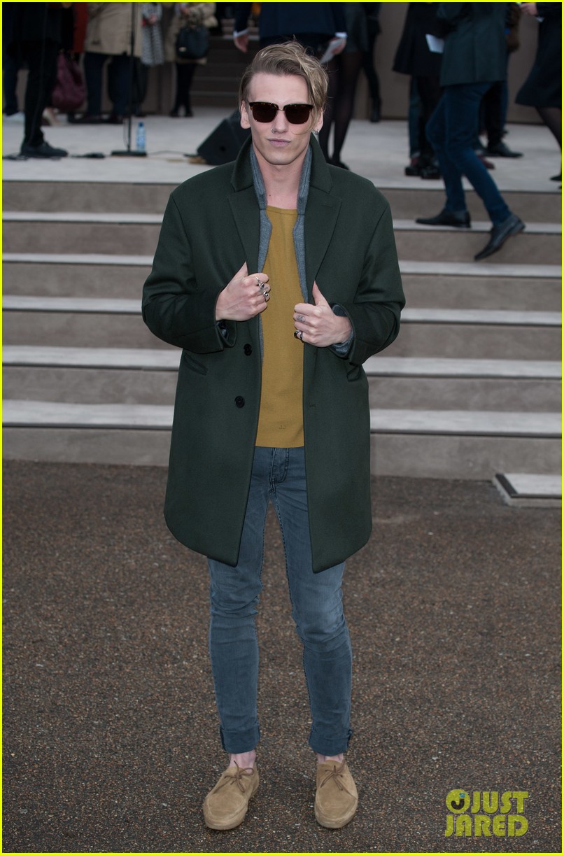 Suki Waterhouse & Jamie Campbell Bower: Burberry Prorsum Show: Photo ...