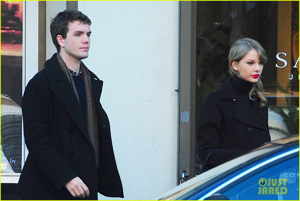 Taylor Swift & Brother Austin Go Shopping in New York City!: Photo ...