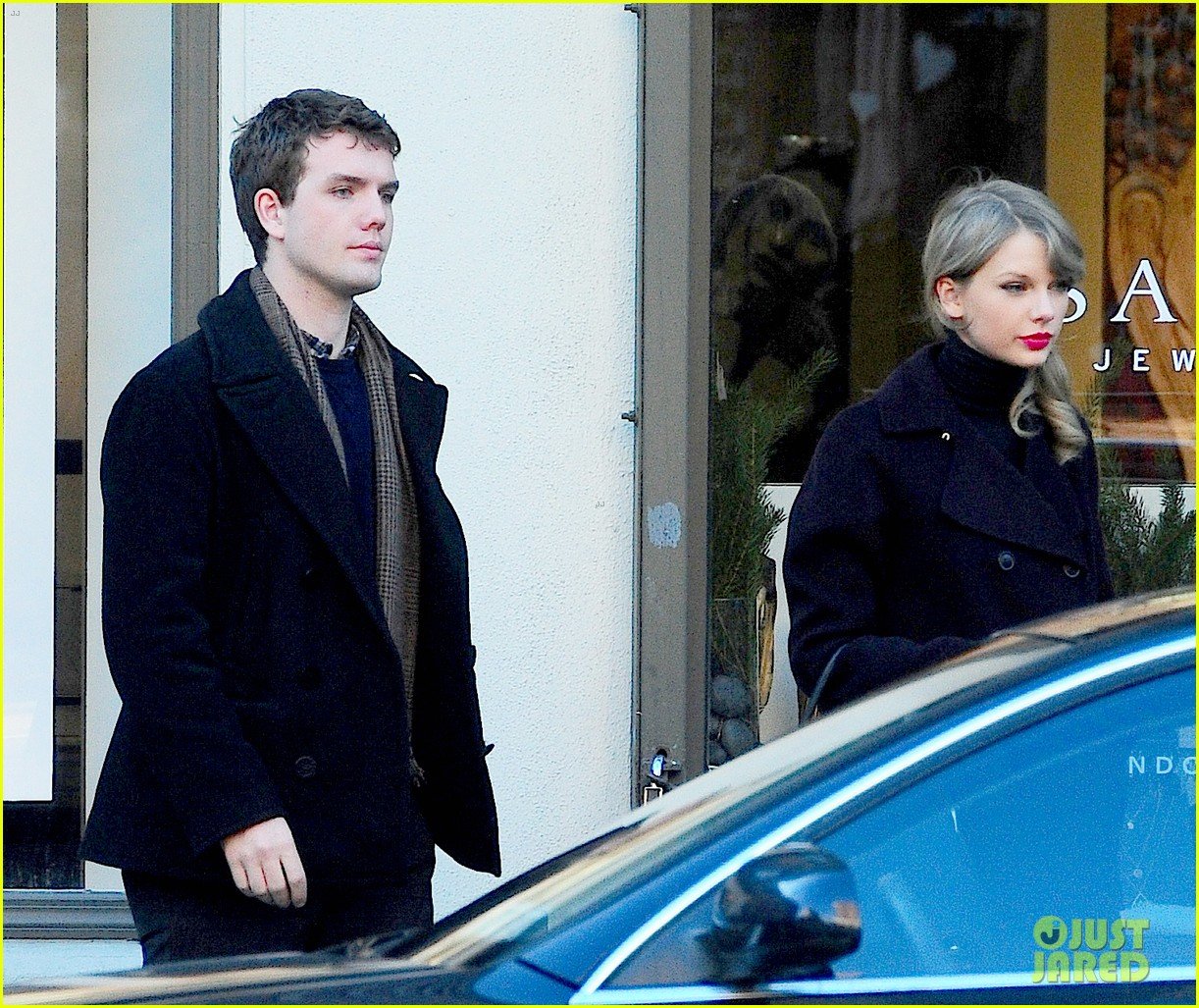Taylor Swift & Brother Austin Go Shopping in New York City!: Photo ...